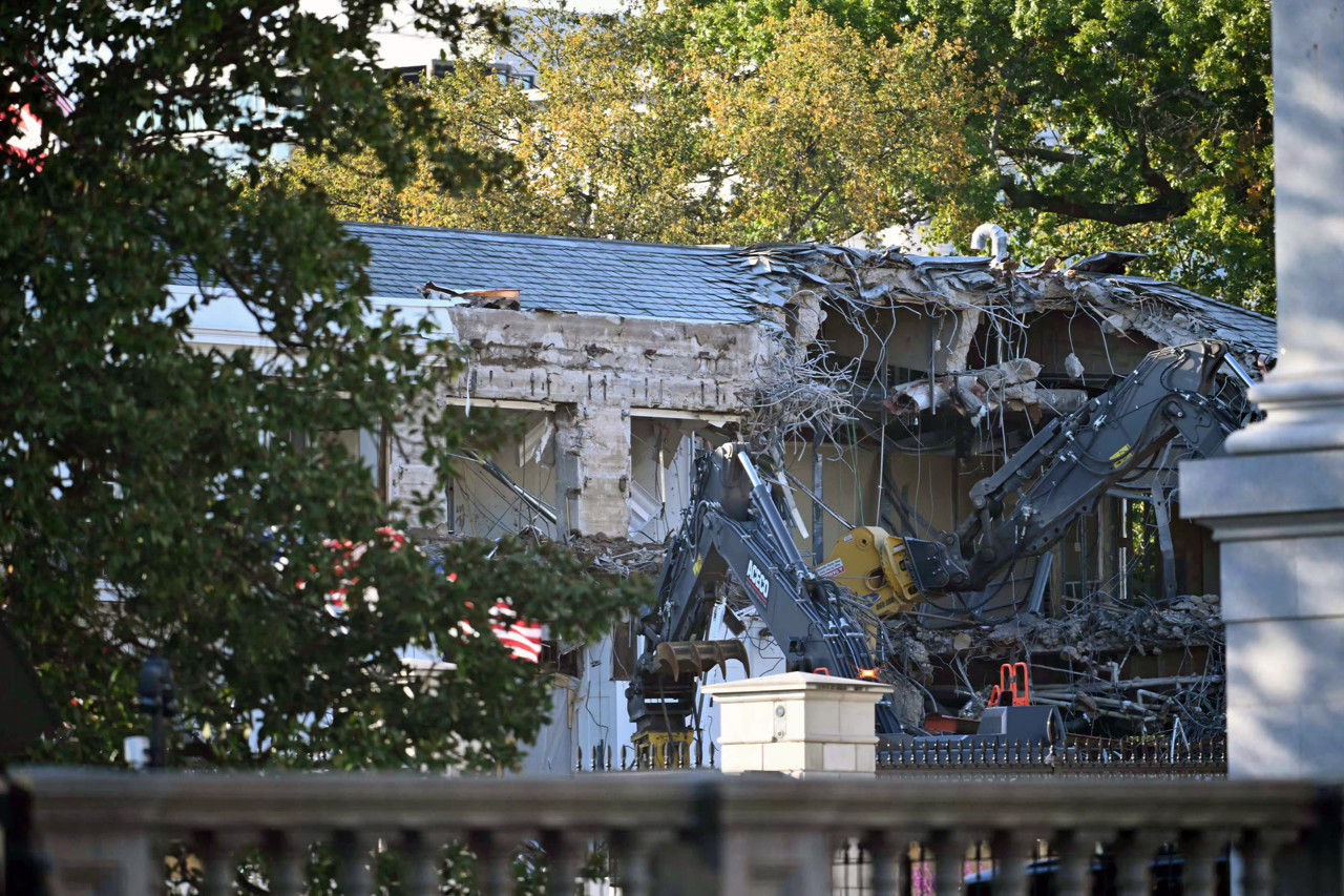 Witte Huis begint met sloop oostvleugel voor Trumps balzaal: 'Schokkend ...