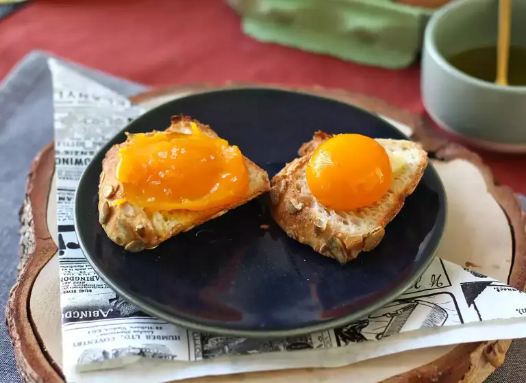 Yemas de huevo confitadas en freidora de aire ¡perfectas para untar ...