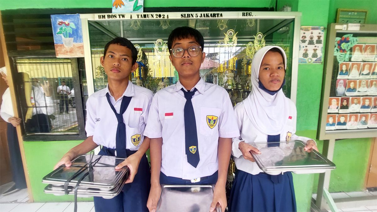 Sejak Ada Program MBG, Piala Lomba di Lemari SLB 5 Jakarta Bertambah