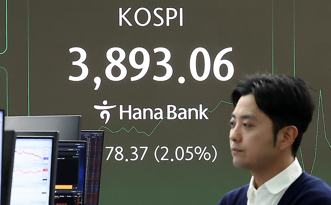 Samsung, SK Hynix Market Cap Surpasses 1,000 Trillion Won