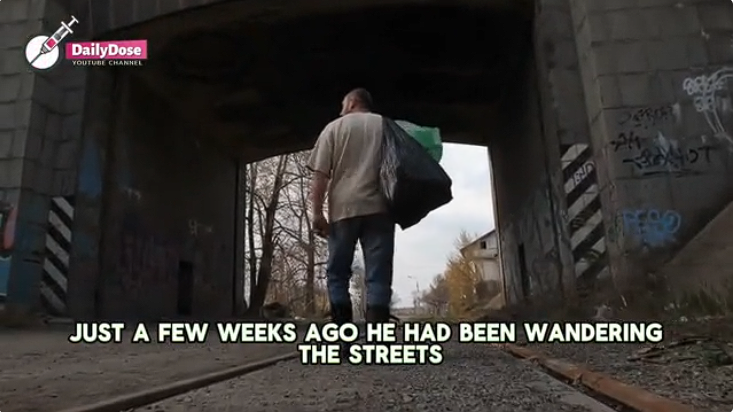 Homeless Man Returns Lost Bag and Receives an Emotional Surprise