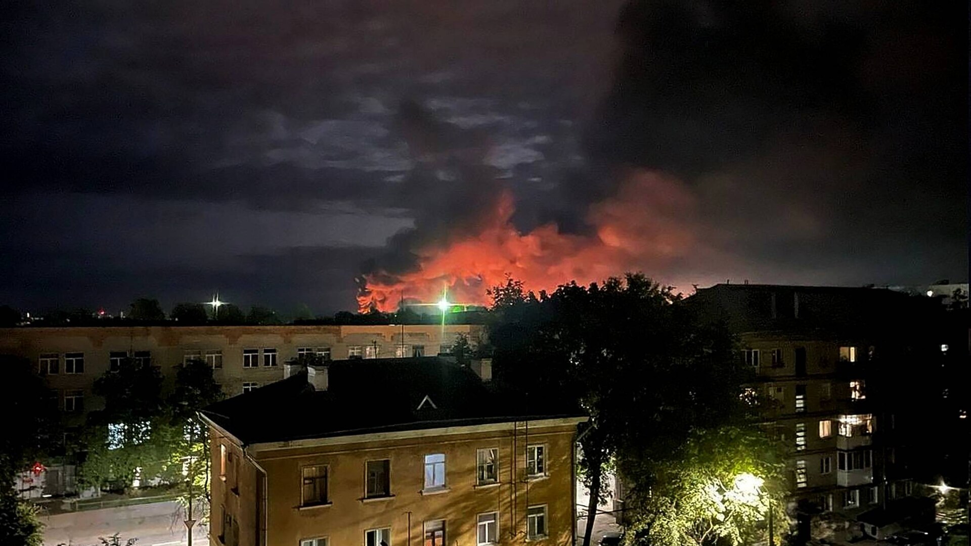 "Massiver Luftangriff": Ukrainische Drohnen hageln auf russische Städte ...