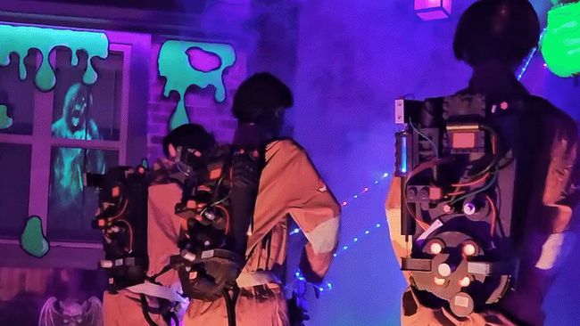 Who You Gonna Call? Maybe This Dad Who Built an Epic Ghostbusters ...
