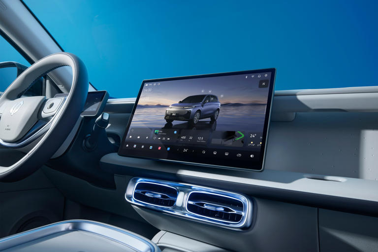 Οδηγούμε στην Γαλλία το νέο Leapmotor B10