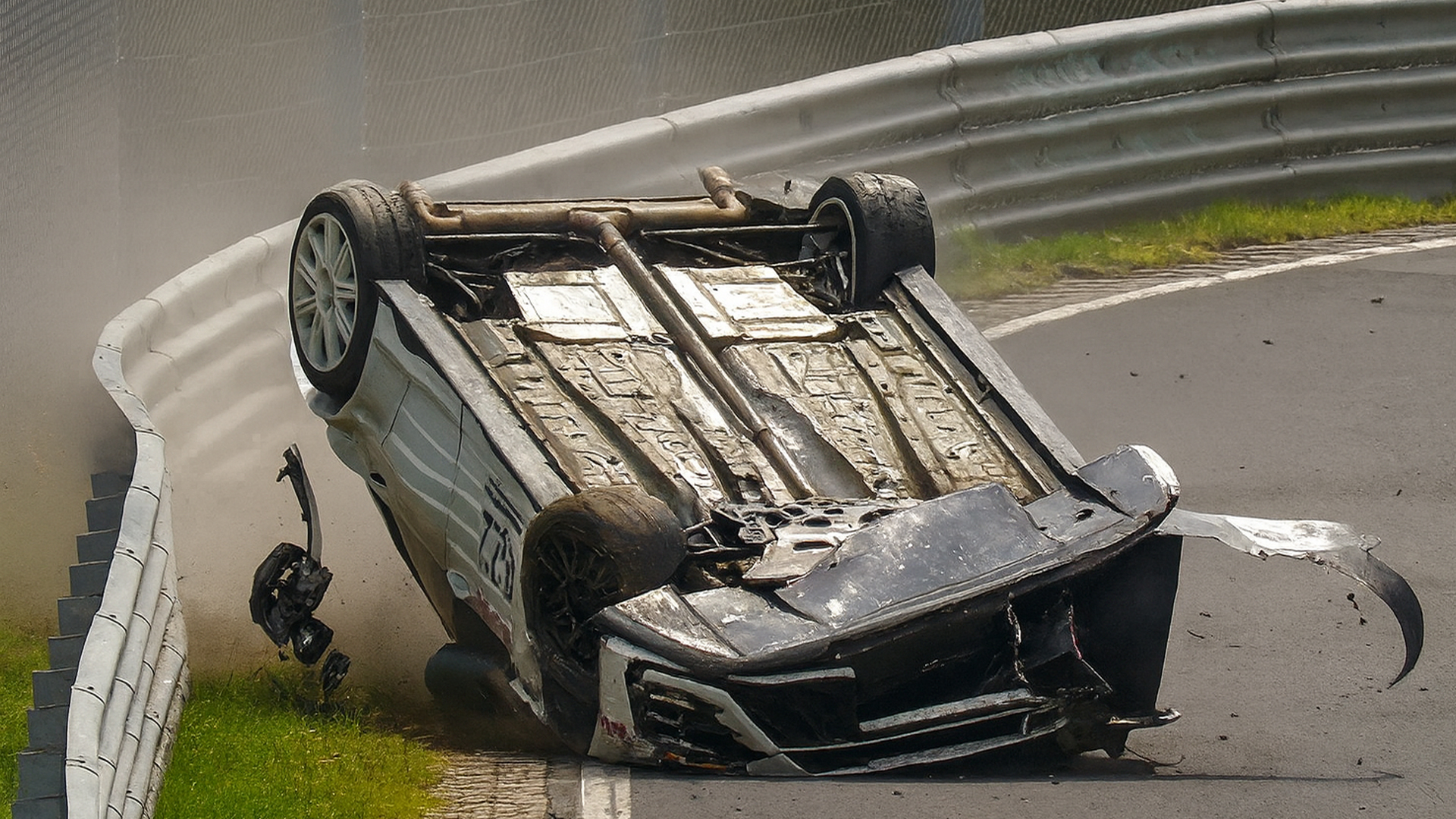 Crash spectaculaire : tonneau d’une VW Golf 7 TCR au Nürburgring NLS 3