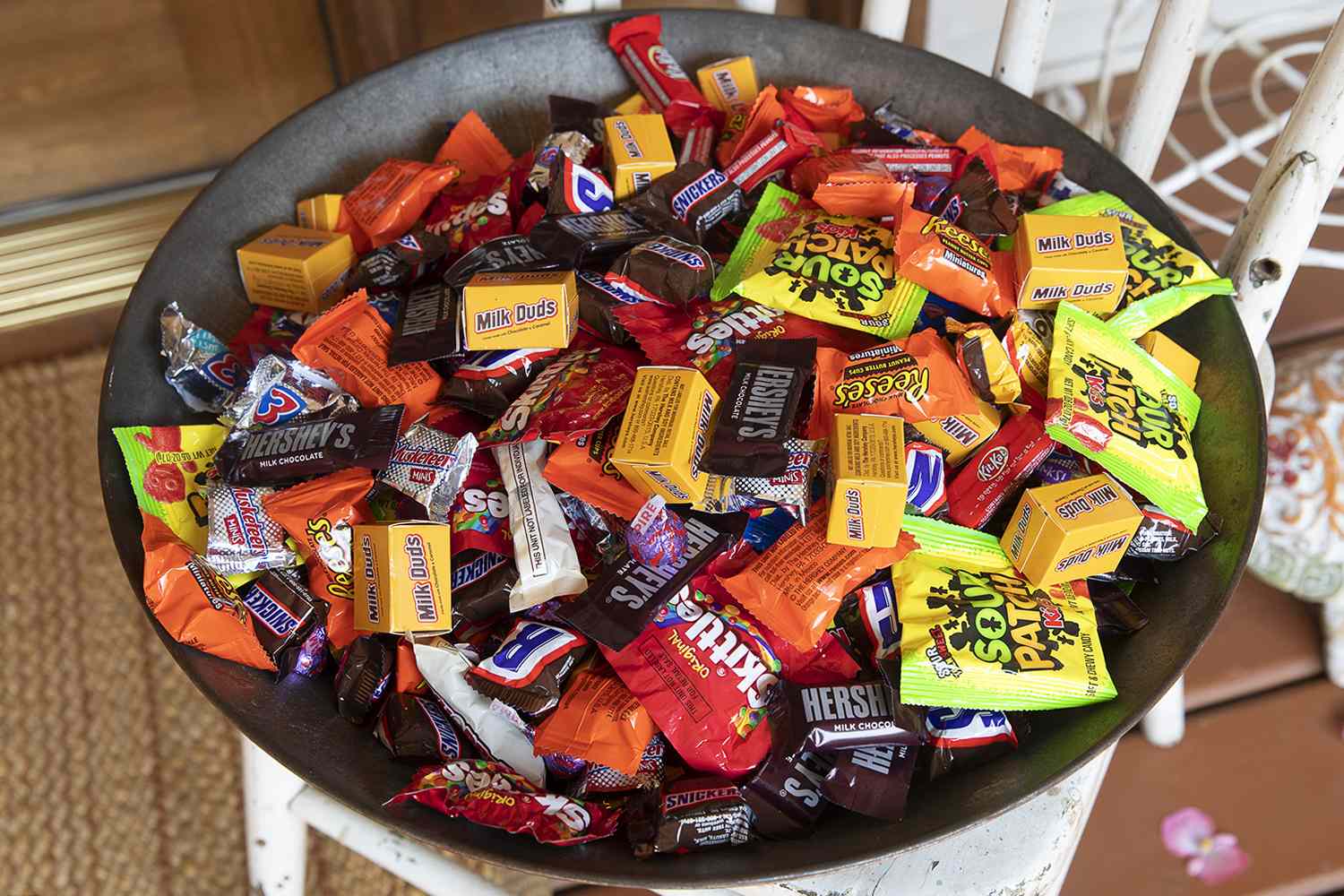 Police Issue Warning Ahead of Halloween After Families Find Needles in ...
