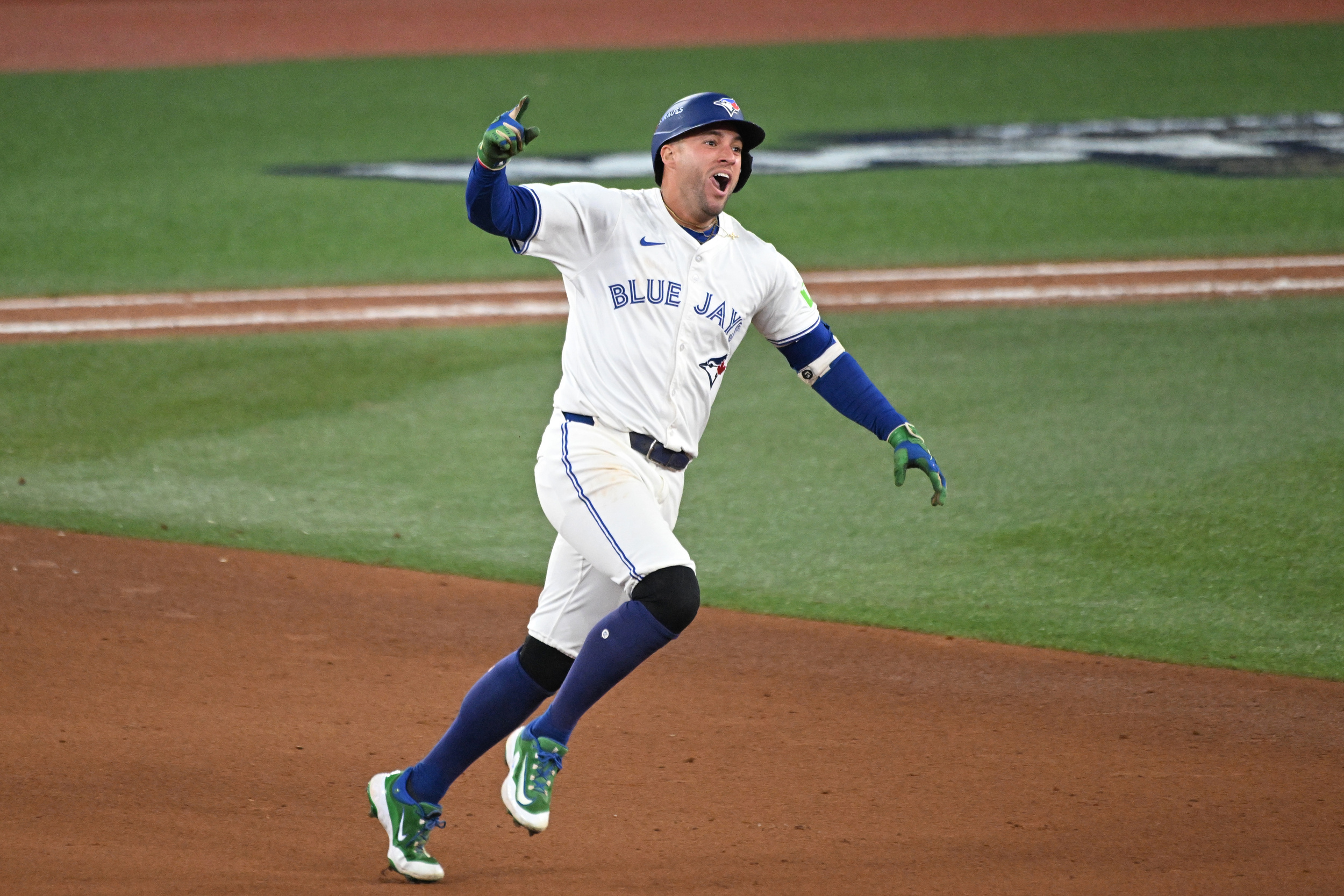 Rogers Centre erupts after George Springer’s Game 7 HR