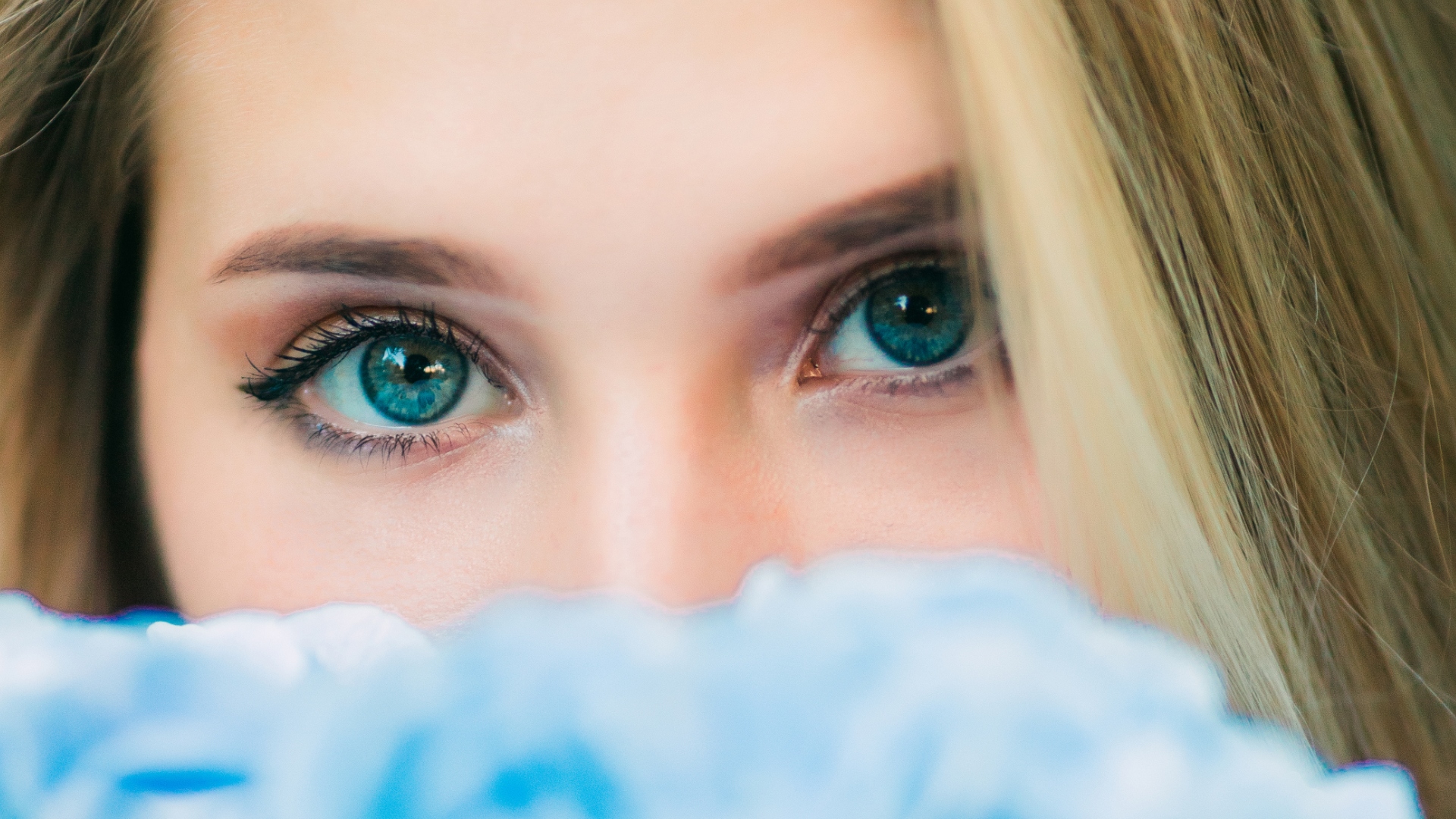 Do you have blue eyes? Here's the best lipstick shade for your face