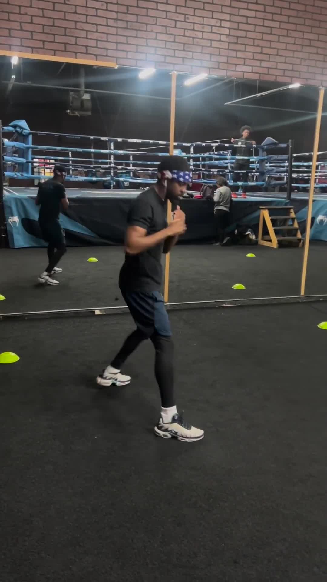 Jamel Herring warm-up drills in training camp