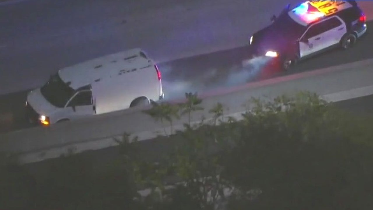 Police chase suspect jumps out of moving van, gets hit by incoming traffic