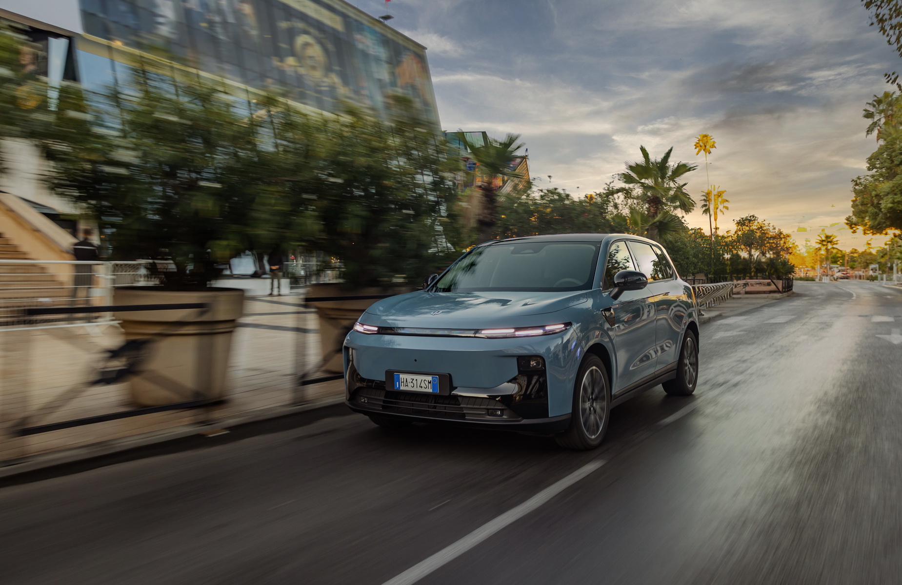 Οδηγούμε στην Γαλλία το νέο Leapmotor B10