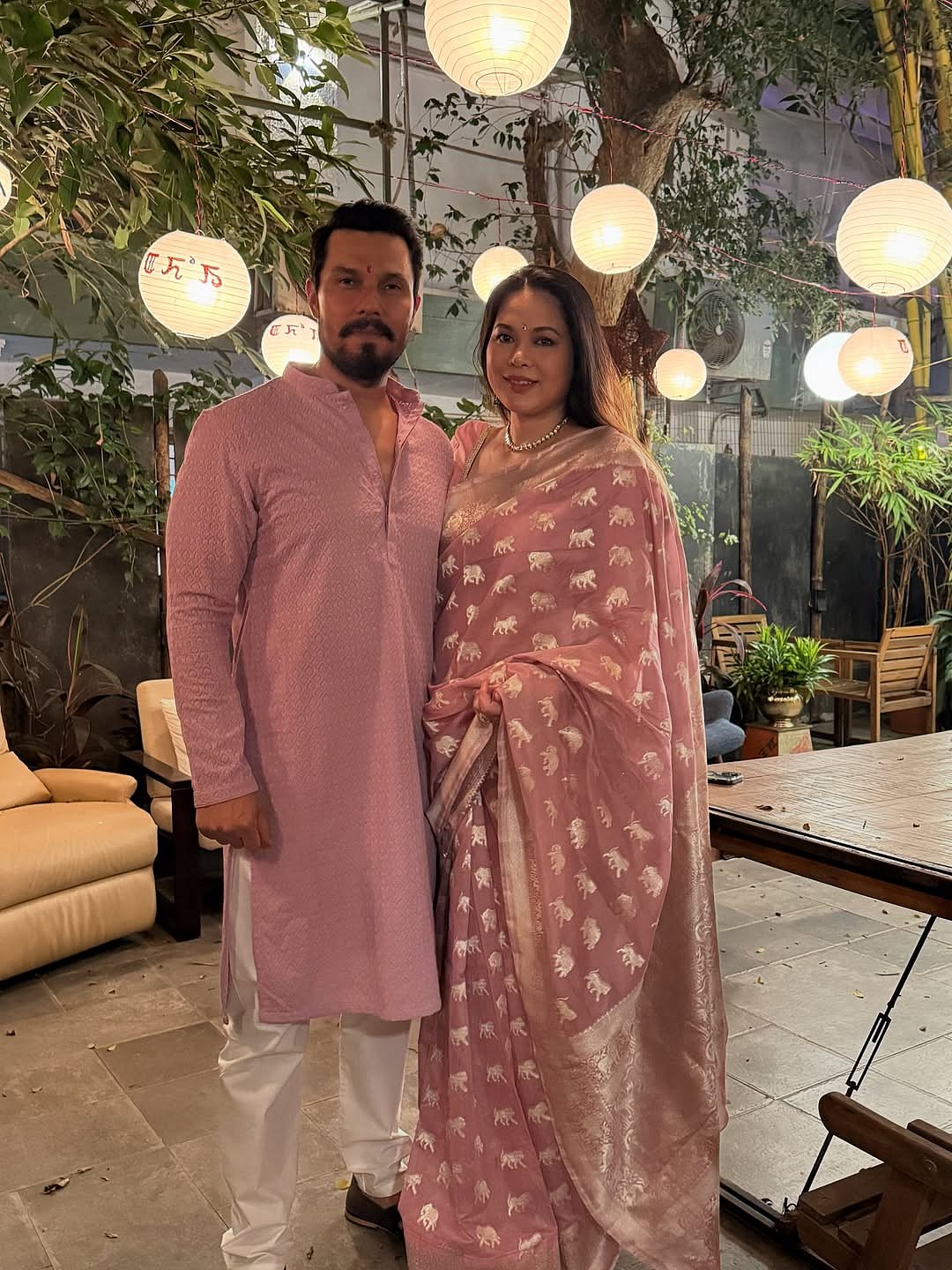 Randeep Hooda-Lin Laishram's Cozy Diwali Party; Couple Colour ...