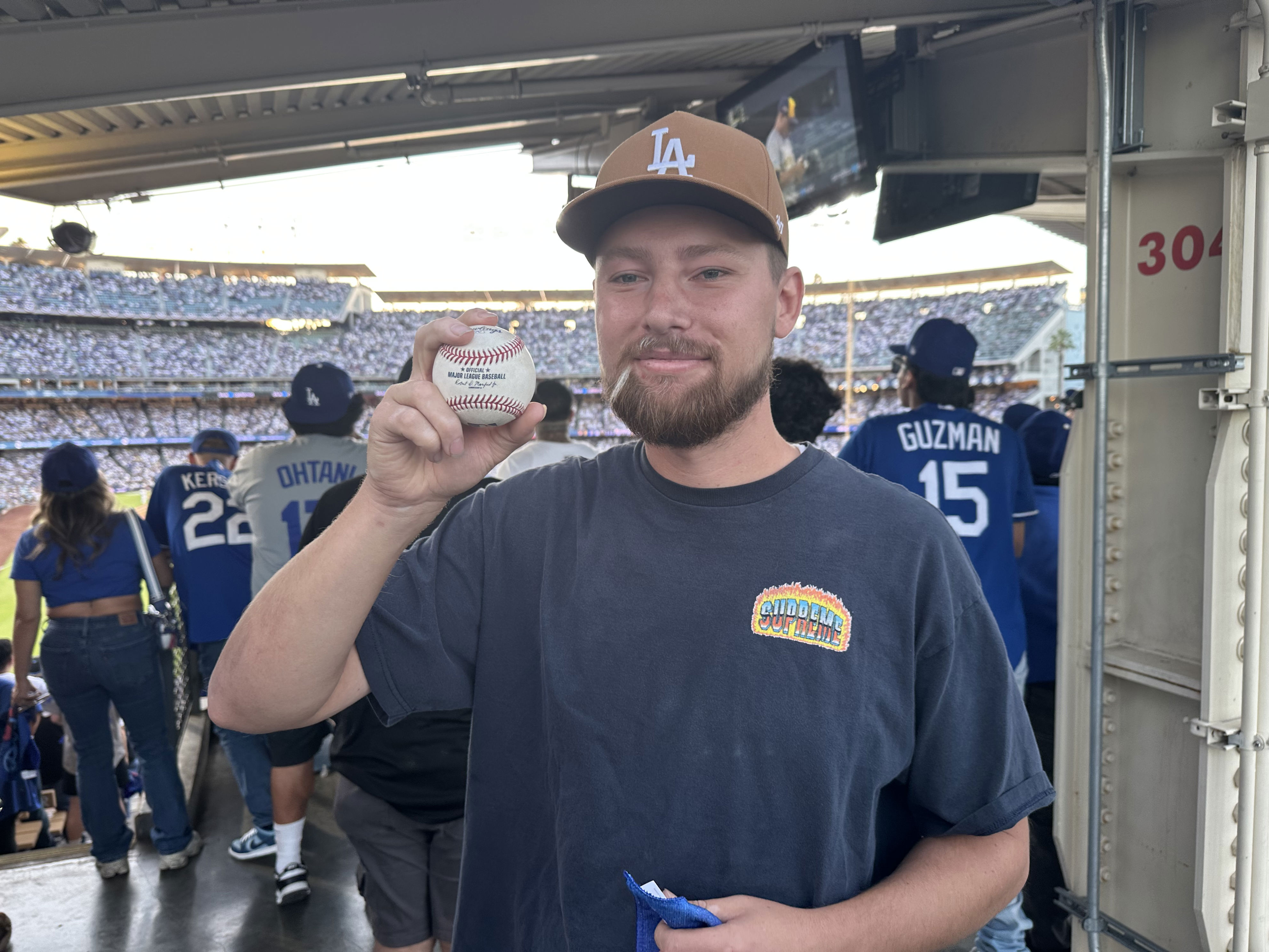 These Dodgers fans caught Shohei Ohtani's 3 home runs in Game 4 of the ...