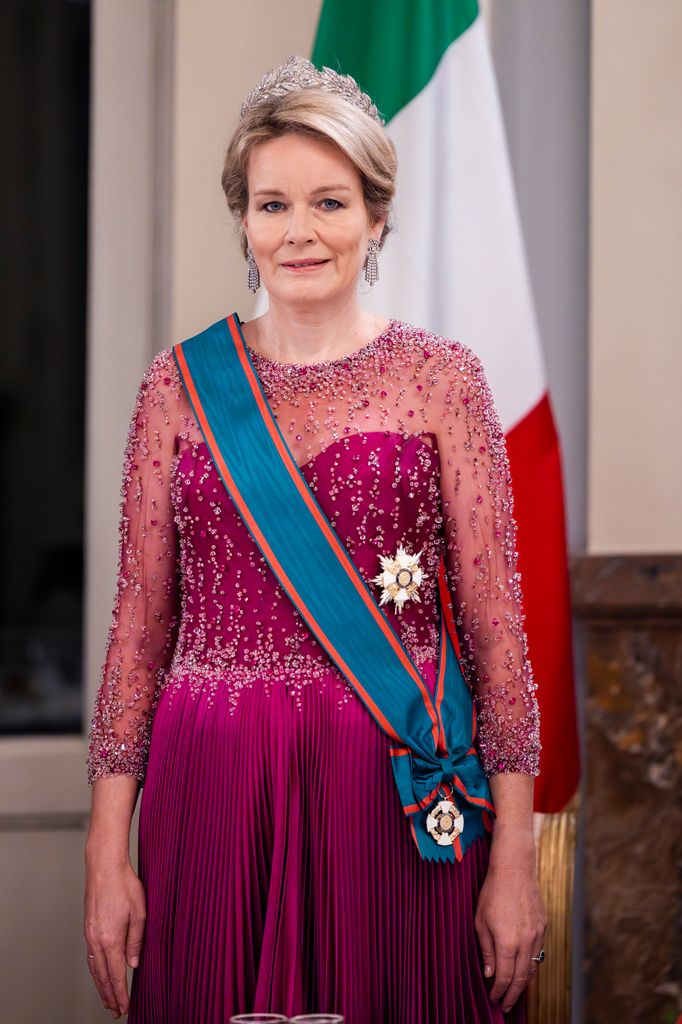 Matilde de Bélgica recuerda a Armani con 2 looks diferentes en un mismo ...