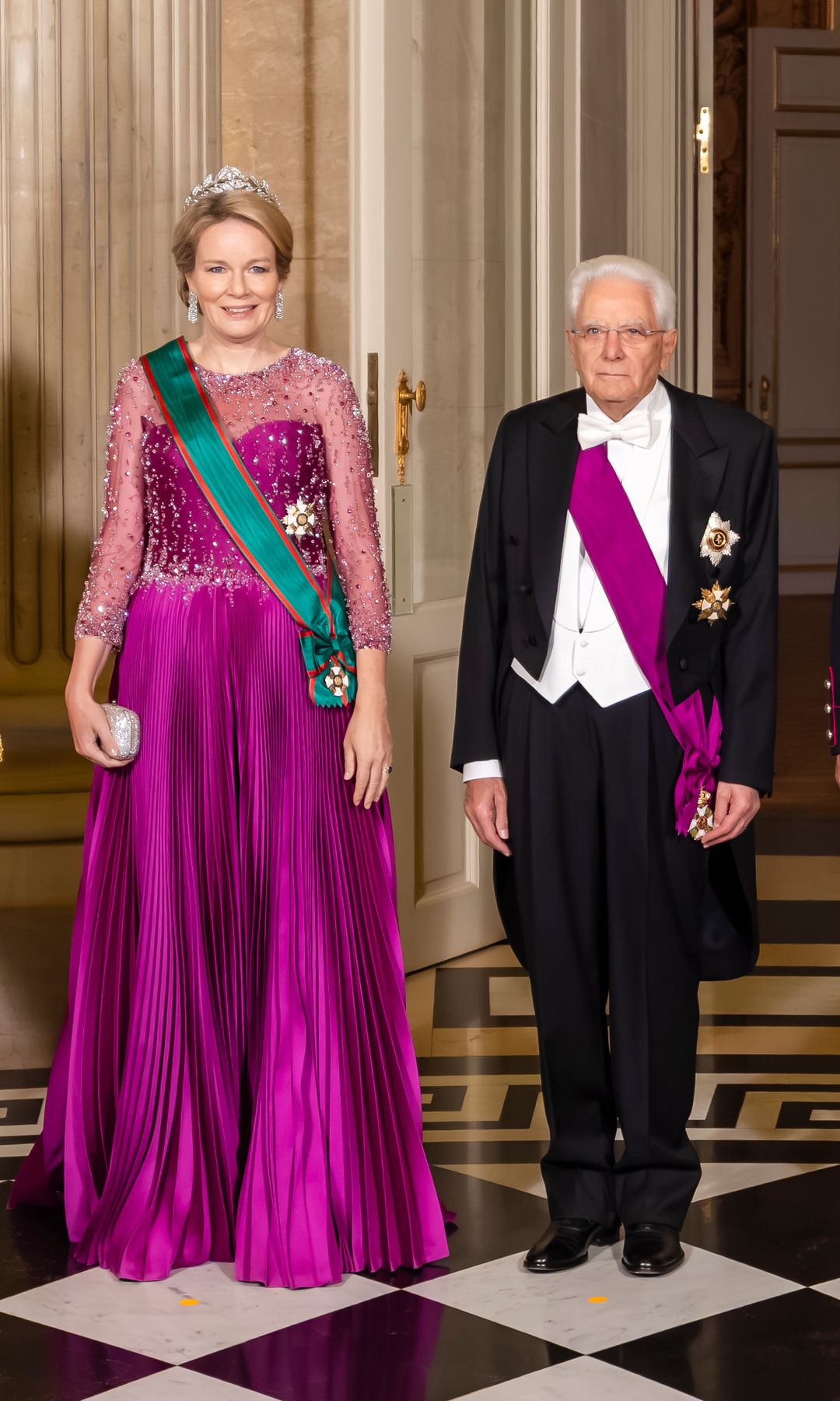 Matilde de Bélgica recuerda a Armani con 2 looks diferentes en un mismo ...