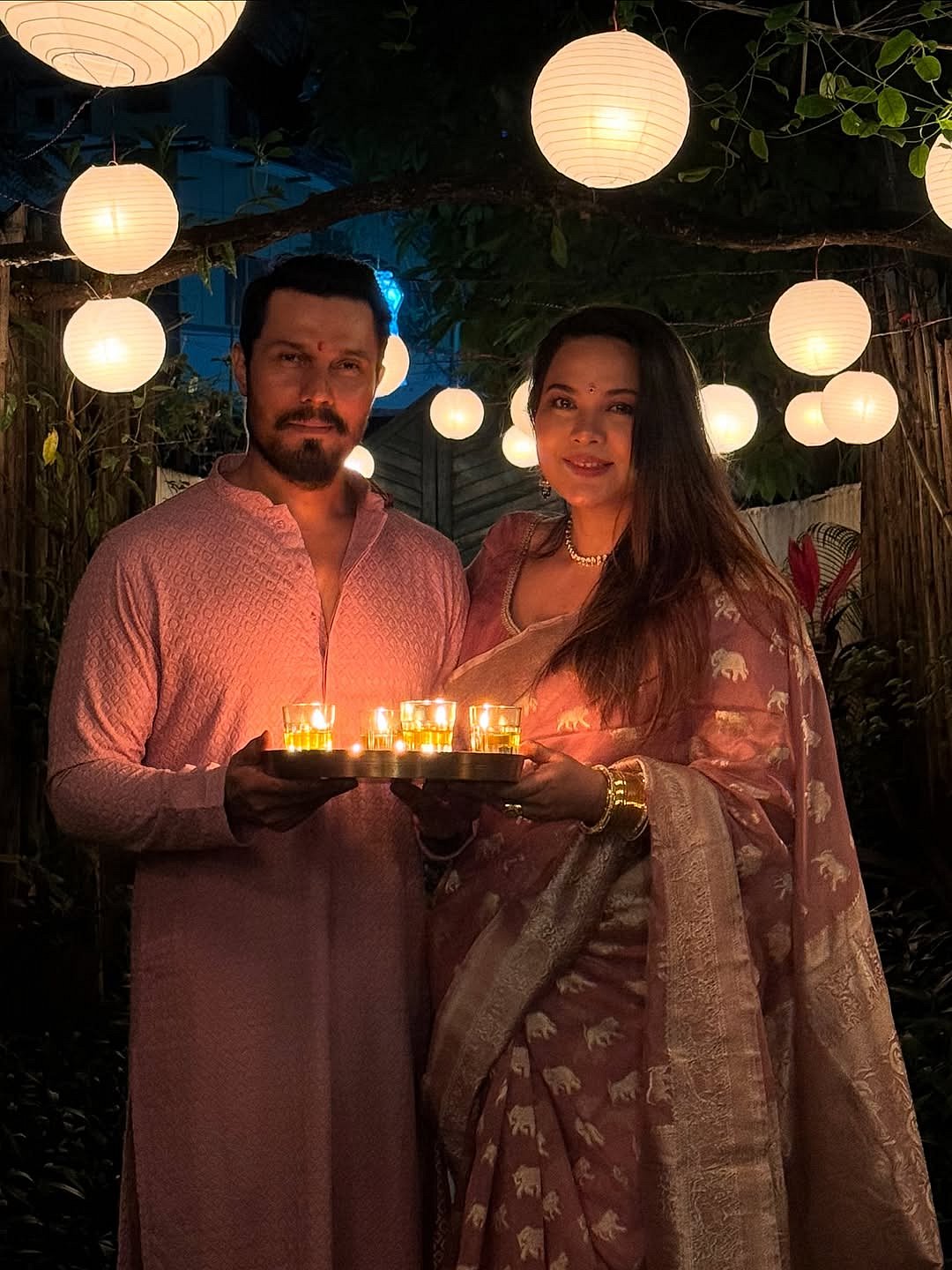 Randeep Hooda-Lin Laishram's Cozy Diwali Party; Couple Colour ...