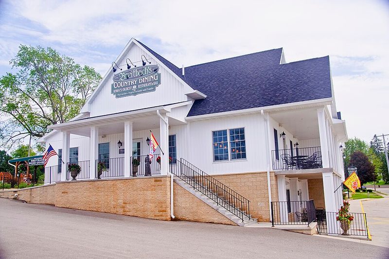 5 Iowa Spots Where the Line Never Ends – And the Food’s Always Worth It
