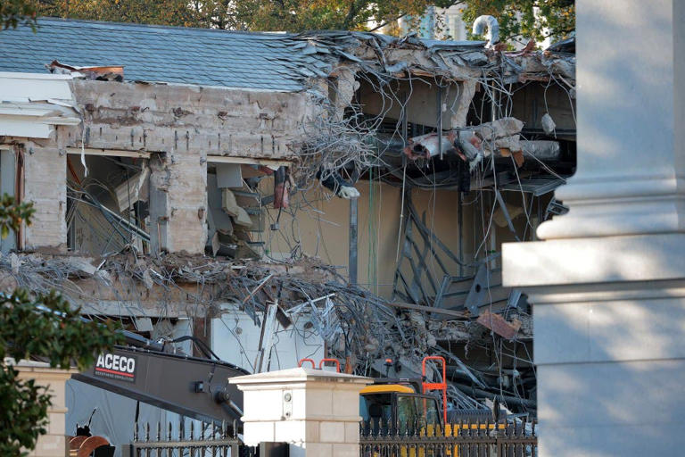 Demolition company tearing down White House flooded with negative reviews