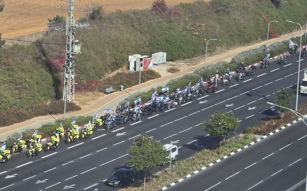 Motorcade of bikers escort body of slain hostage Ronen Engel in funeral ...