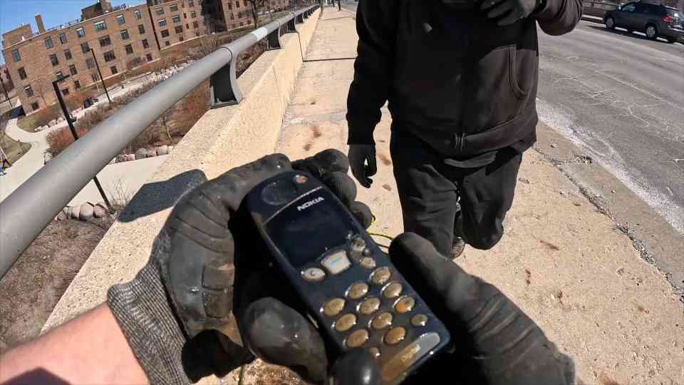 High-traffic magnet fishing - remarkable discoveries await!