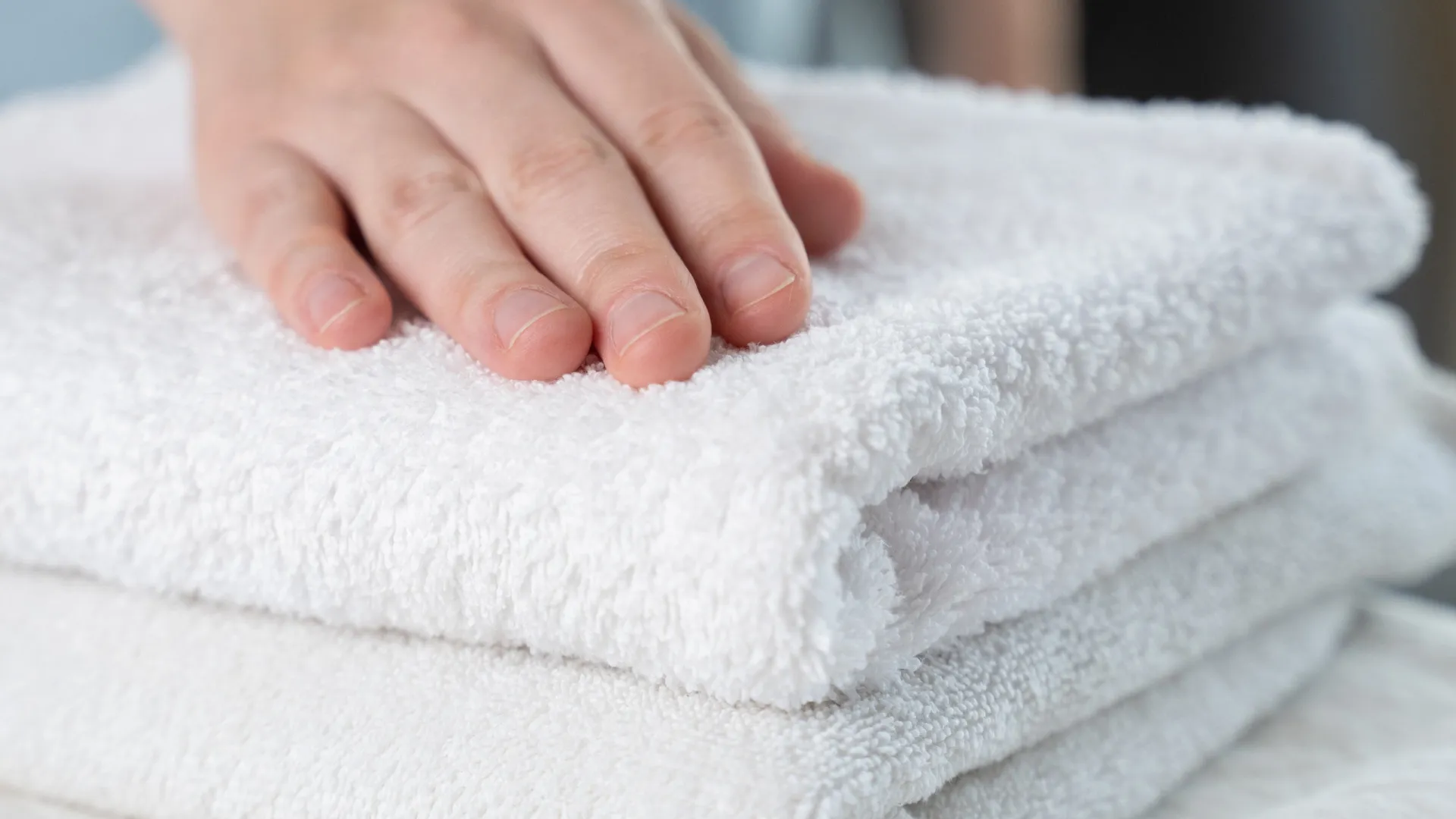 Saiba como lavar e deixar as toalhas macias