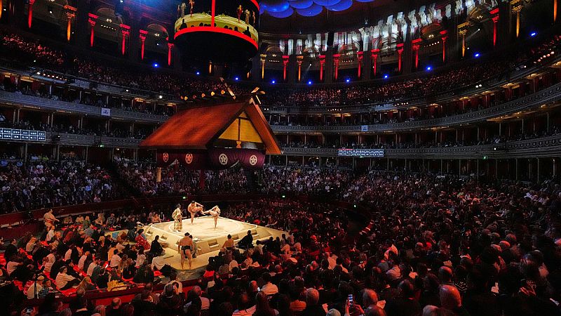 In pictures: Ancient Japanese sumo returns to London for the first time ...