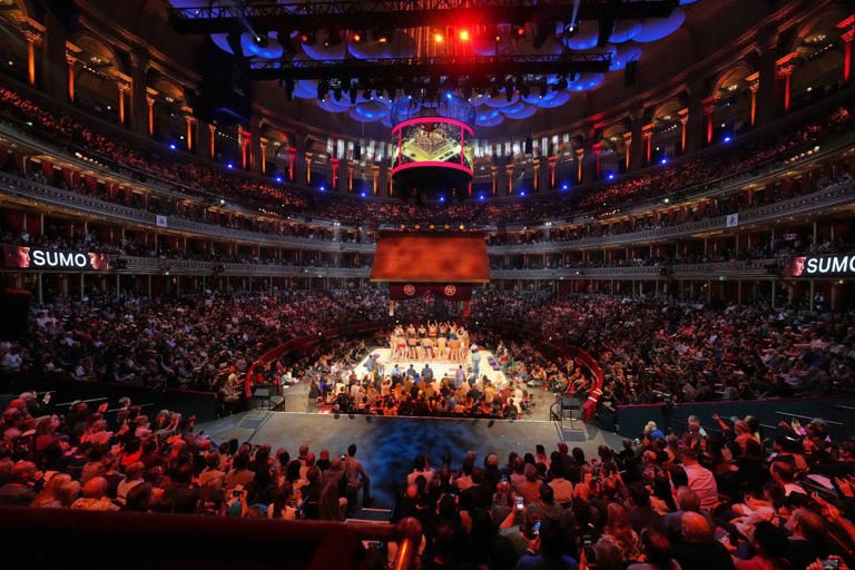 In pictures: Ancient Japanese sumo returns to London for the first time ...
