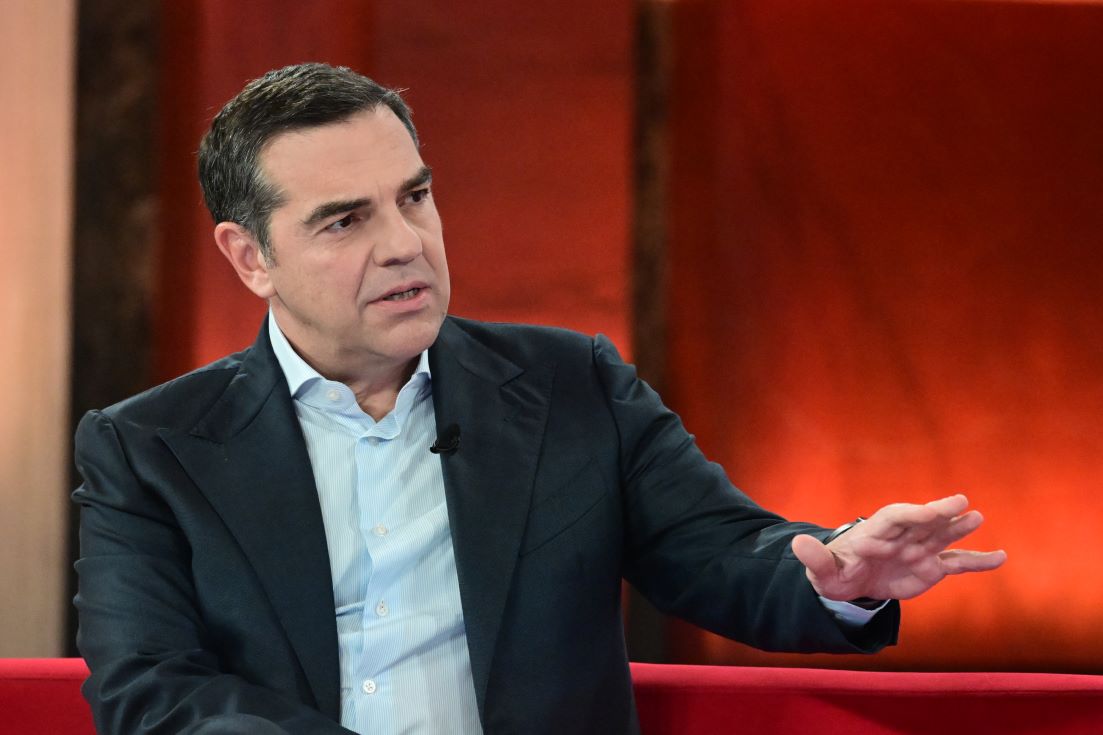 Σκληρή επίθεση Τσίπρα σε Μητσοτάκη: «Ιδιοκτήτης του Άγνωστου Στρατιώτη ...