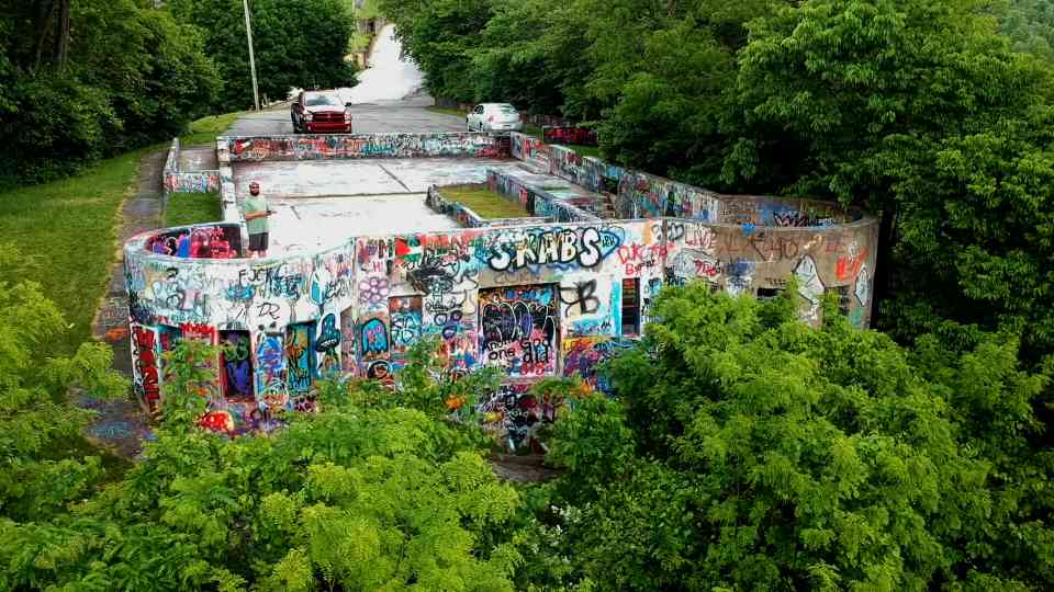 Exploring an old abandoned castle!