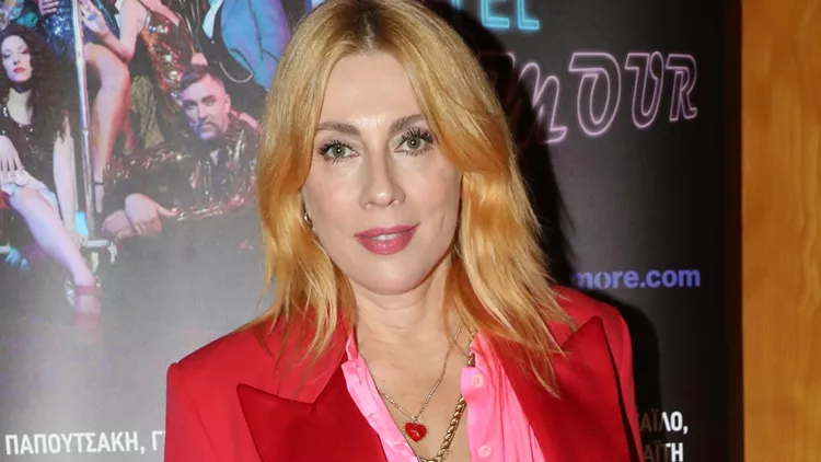Η Σμαράγδα Καρύδη χαλαρώνει στη Διονυσίου Αεροπαγείτου | Η πολύχρωμη ...