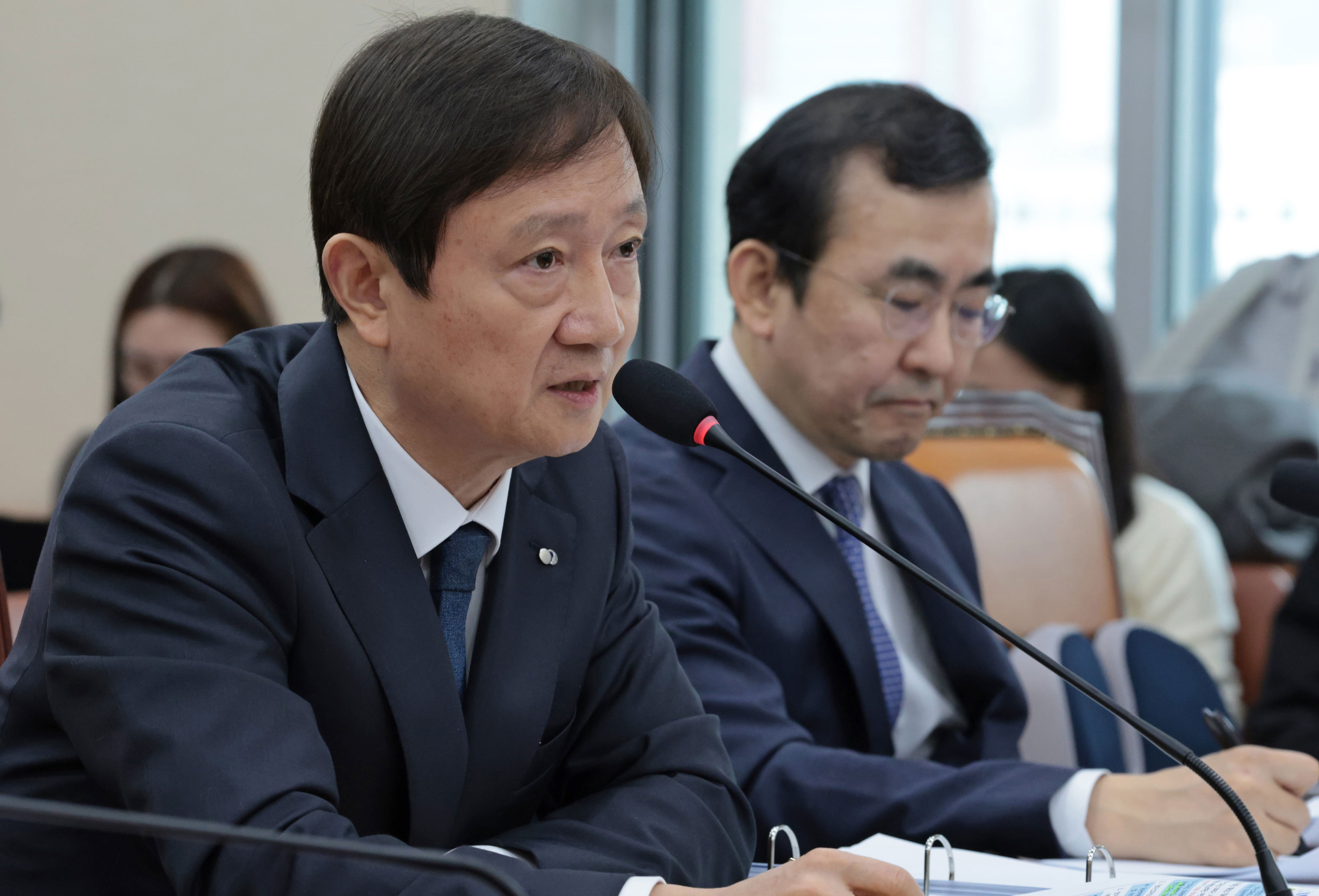 FSS Head Lee Chan-jin Opposes Designation as Public Institution