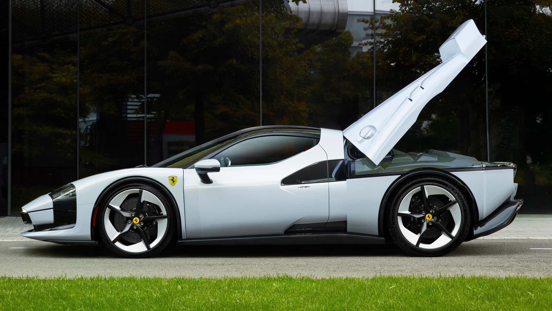 Ferrari Honors the Legendary F40 With a Striking One-Off