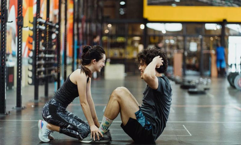 Get stronger abs without equipment: 7 upper ab exercises that work