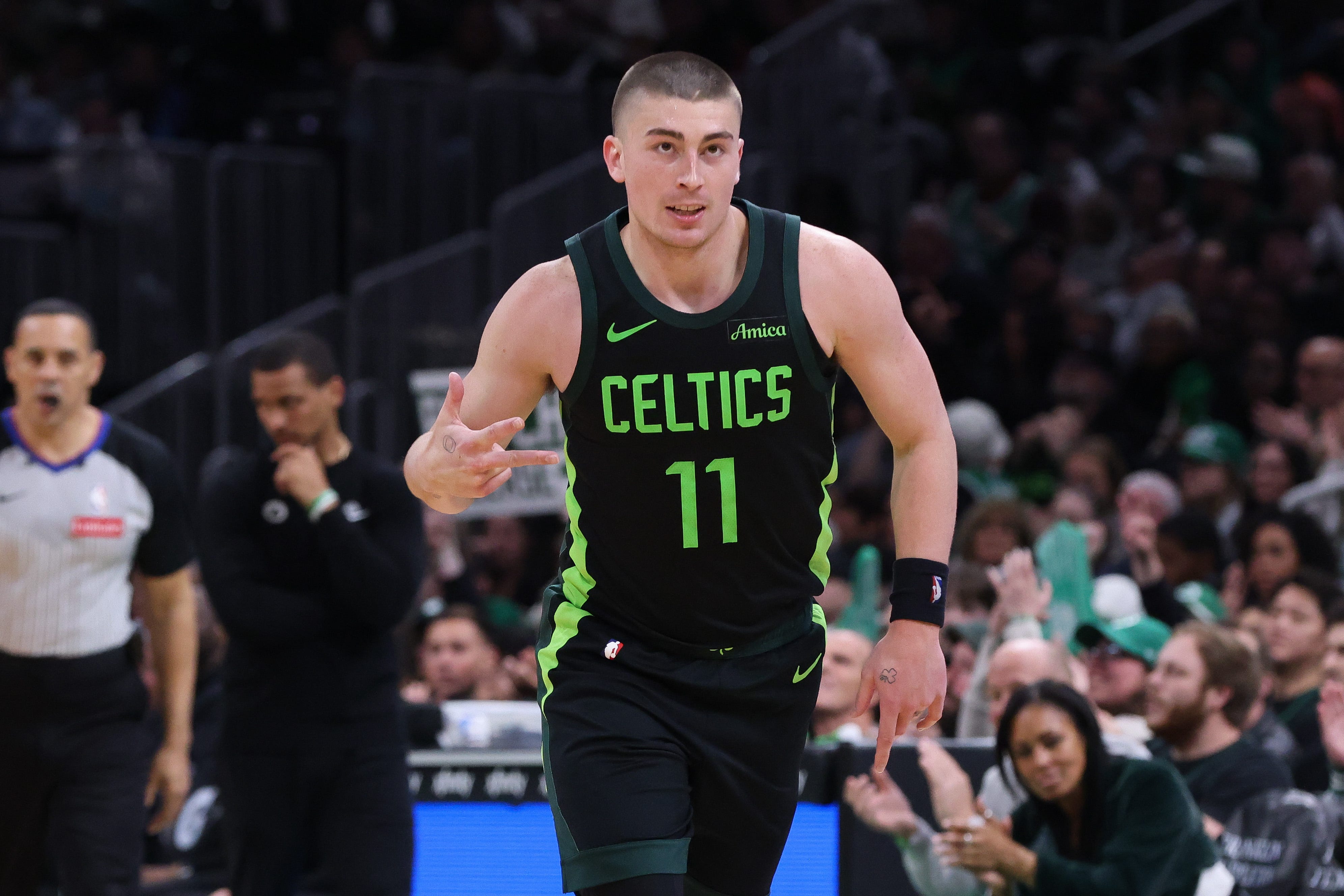 How many former Oregon men's basketball players will open the season on ...