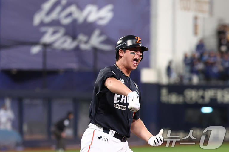 '노시환 결승포+문동주 역투' 한화, 삼성 5-4 제압…KS까지 1승[PO3]