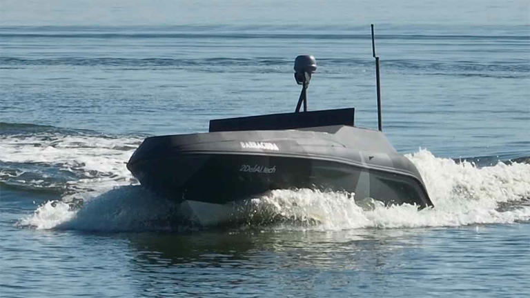 Drone “Barracuda” Ukraina meluncurkan FPV dan menewaskan kelompok Rusia ...