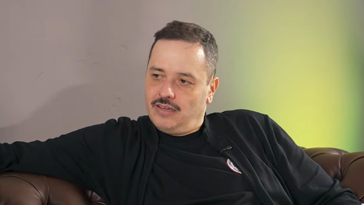 Αλέξανδρος Τσουβέλας: «Ήμουν ο παχουλός που μύριζε ουίσκι και έλεγε ...