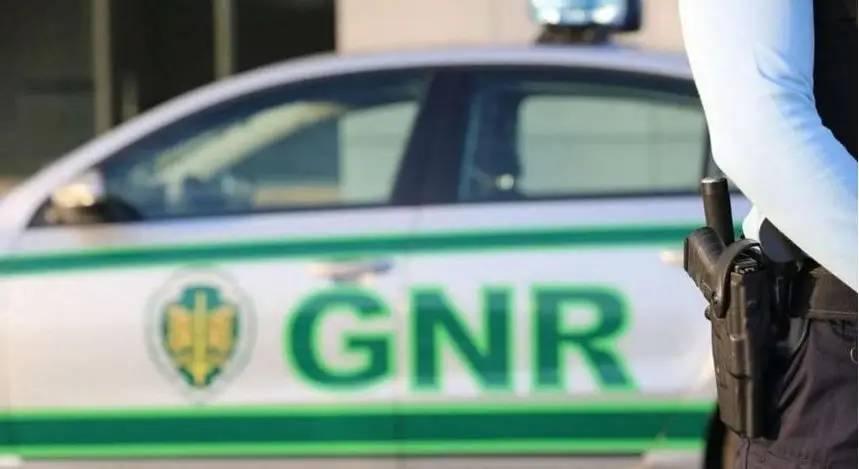 Militar da GNR gravemente ferido após cair de telhado durante ...