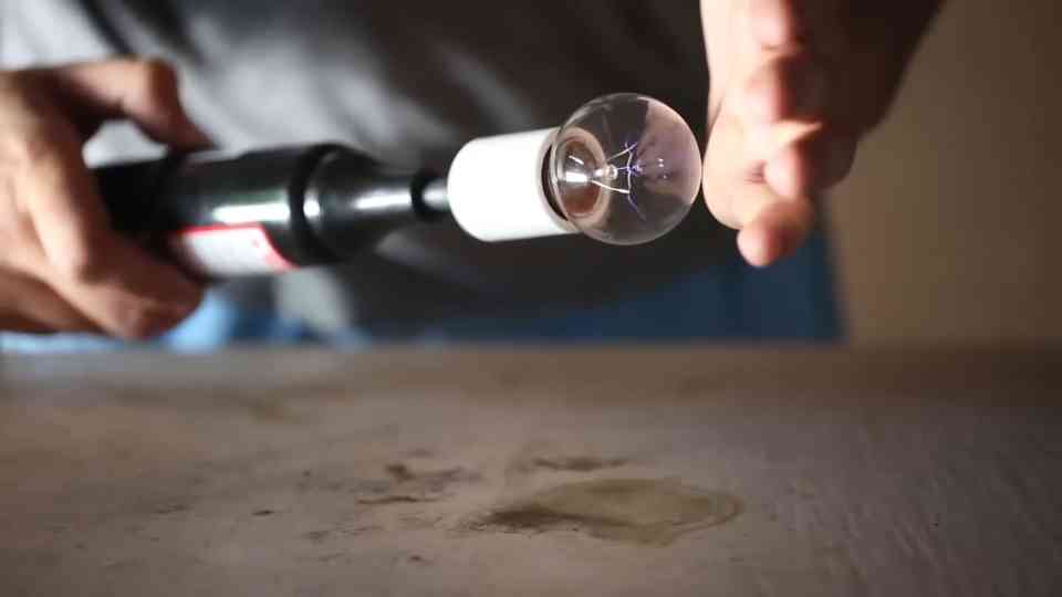 How to make a plasma ball from a light bulb – Fun DIY science project