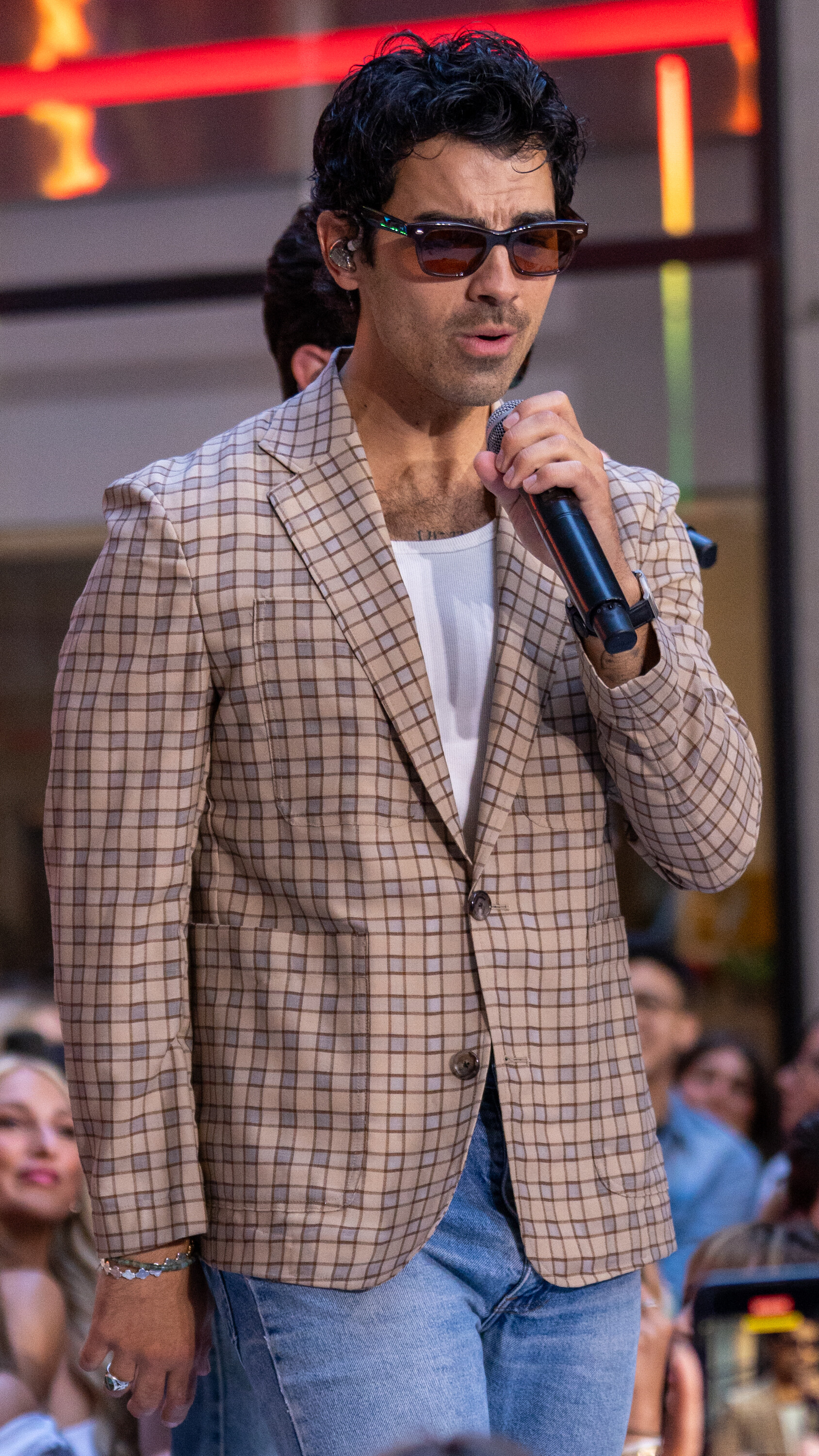 Joe Jonas shares thoughts on Taylor Swift's latest album