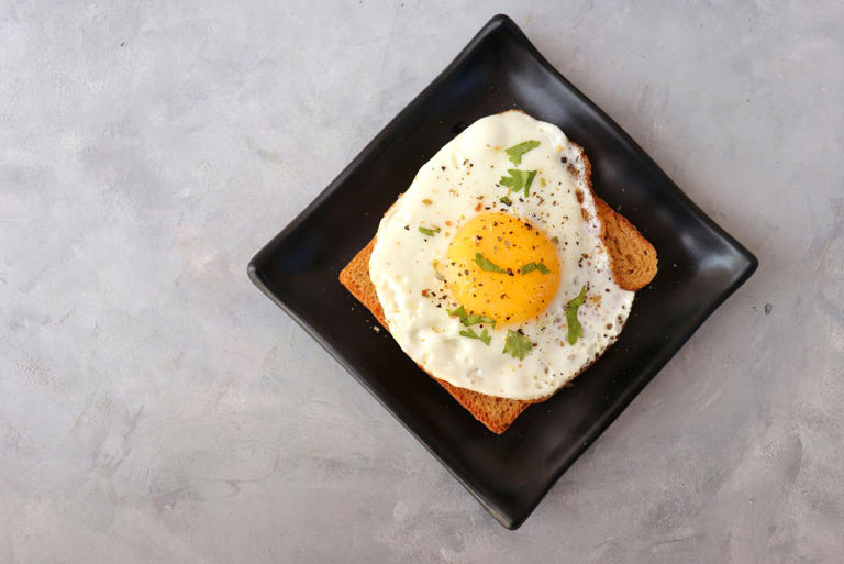 Microwave Fried Eggs Will Be Perfect In Under A Minute – Never Use A ...