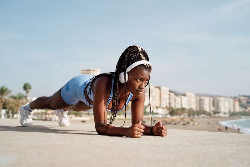 Workout bringt Bauchmuskeln zum Brennen: Das sind die 4 effektivsten ...