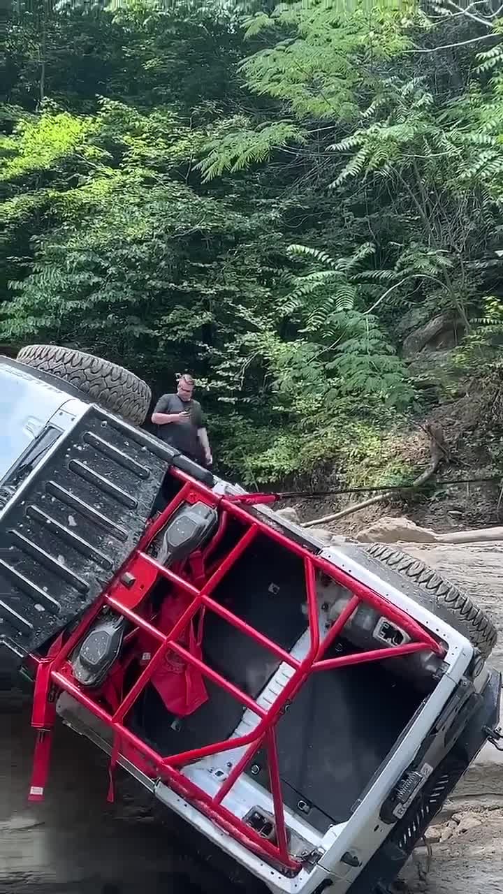 Why I chose the rock solid cage for my Jeep