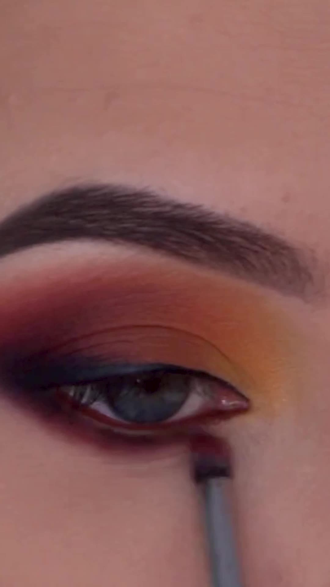 Fall in love with this smokey eyes tutorial