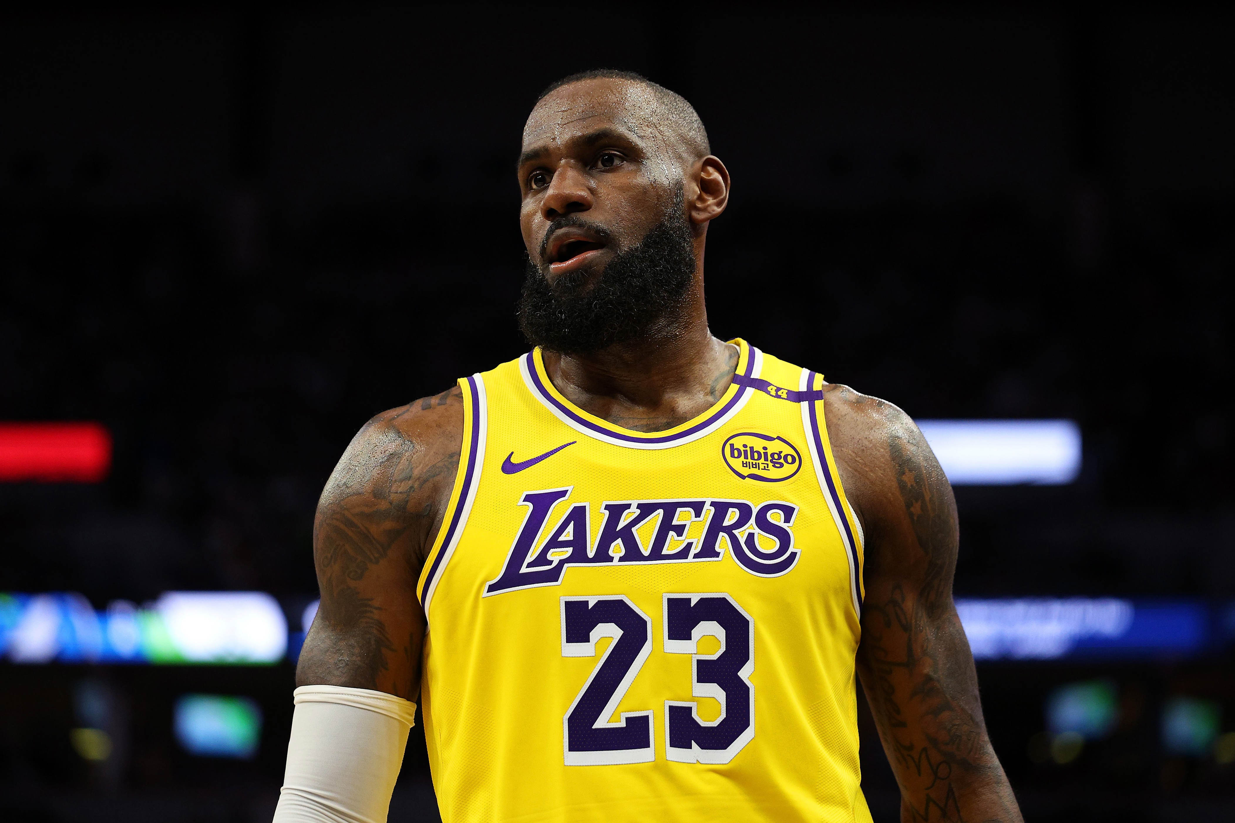 Lakers' LeBron James gets strong advice about retiring from NBA