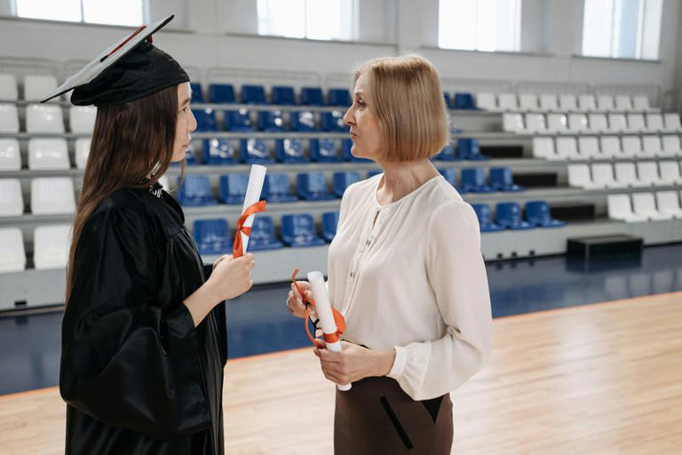 8 Things Smart Women Do That Stay in Men's Minds Forever