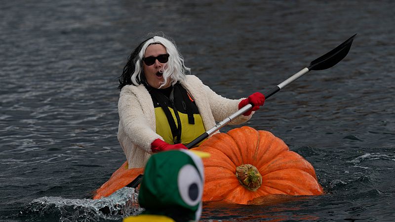 Giant pumpkin regatta makes a splash in Oregon
