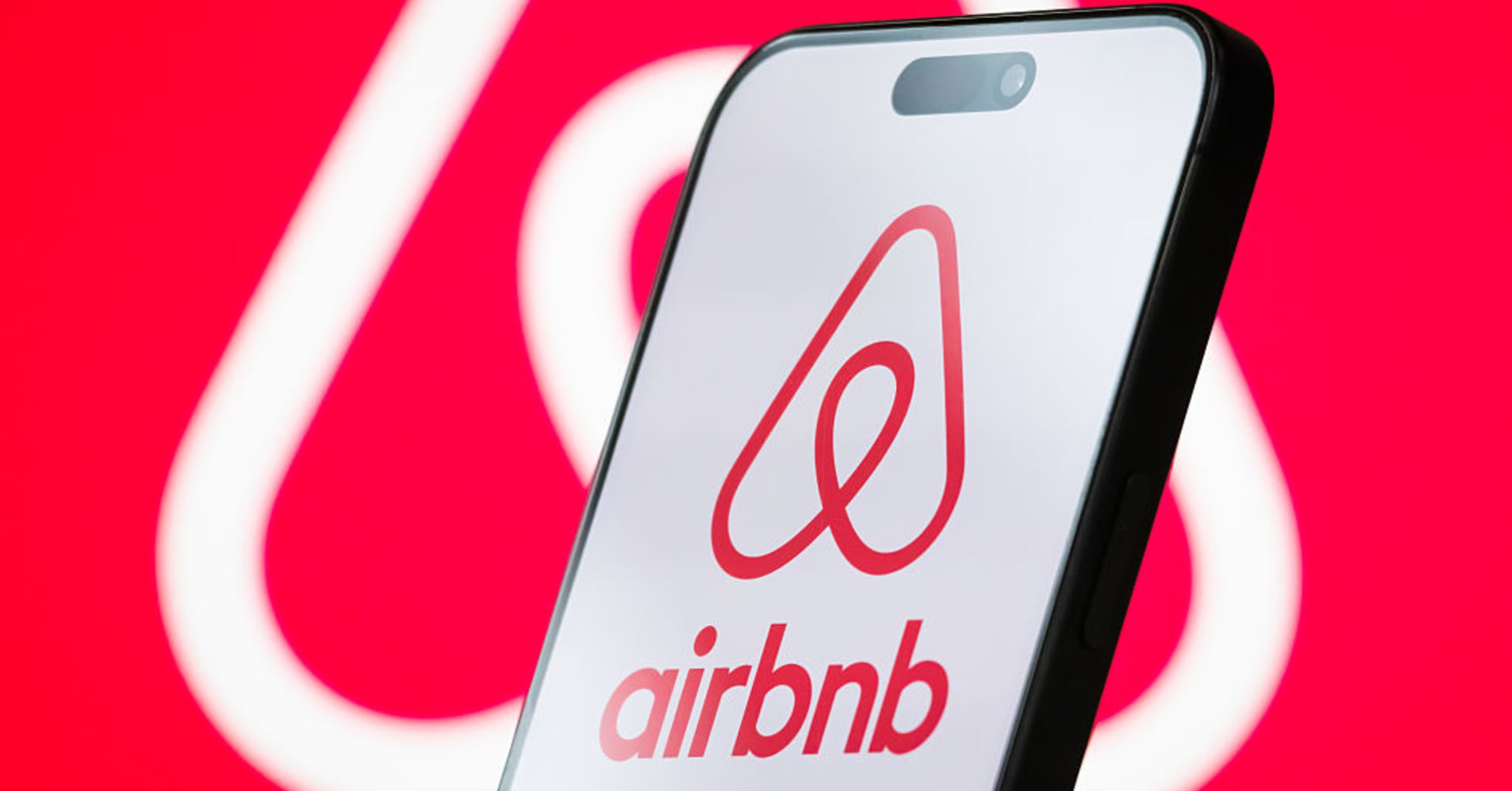 Airbnb adds direct messaging, new social features after app overhaul