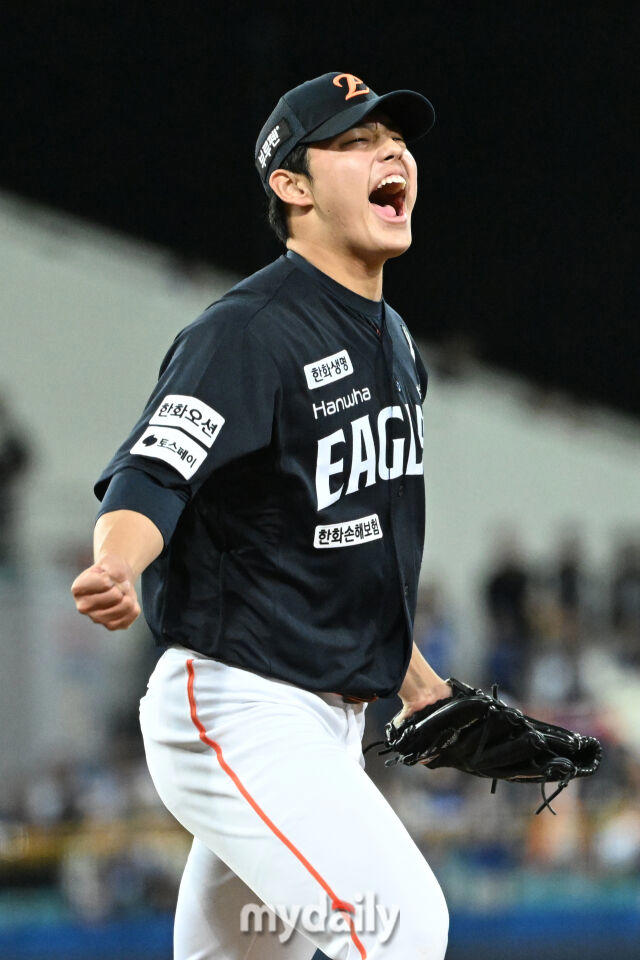 '4차전에서 끝낸다!' 19년 만에 KS 진출 눈앞, 김경문 감독 "내일(22일) 외국인 투수 볼 수도" [MD대구 PO3]