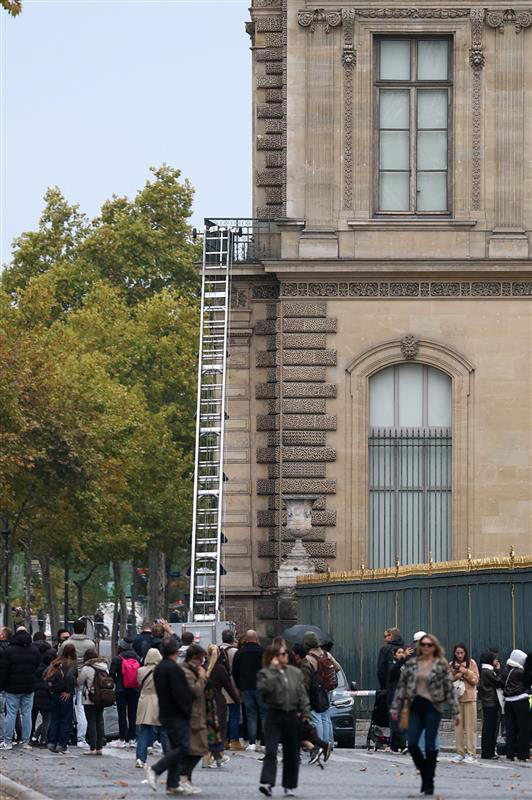 Reconstructing the Louvre heist timeline: How it unfolded in just 7 minutes